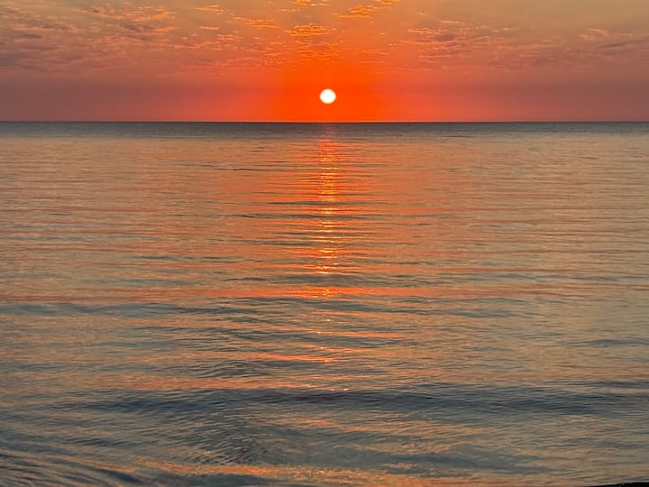 Rise & Shine Lake Erie Cottage - Pelee Island