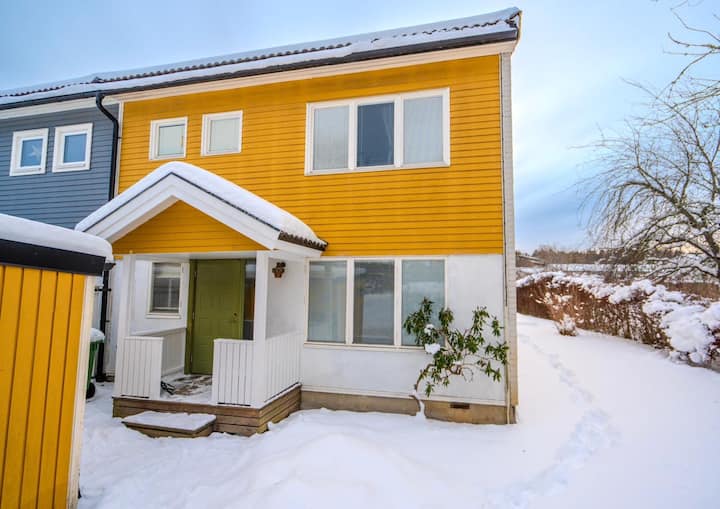 Lugnt Radhus I Viksjö – Jacuzzi - Kungsängen