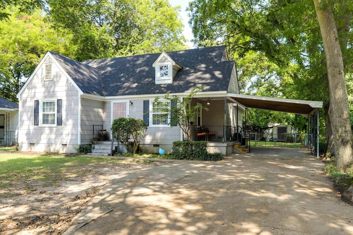 Updated North Greenwood Cottage < 1 Mi To Dtwn! - Greenwood, MS