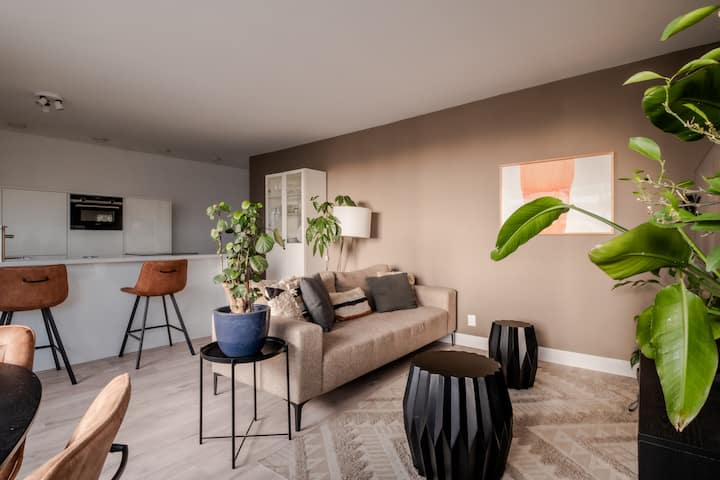 Modern Apartment With City Views – Bulgersteyn - Rotterdam