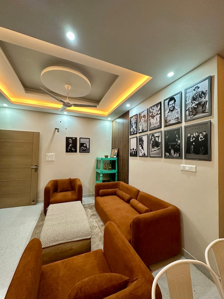 The Retro Retreat-a Star-studded Stay-central-2bhk - Dehradun