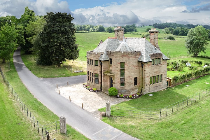 Liongate Lodge, A Luxury One-bedroom Rural Retreat - Tarporley