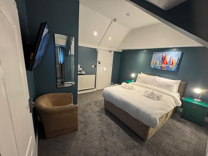 Compact Double Ensuite Room Near The Seafront - Brighton