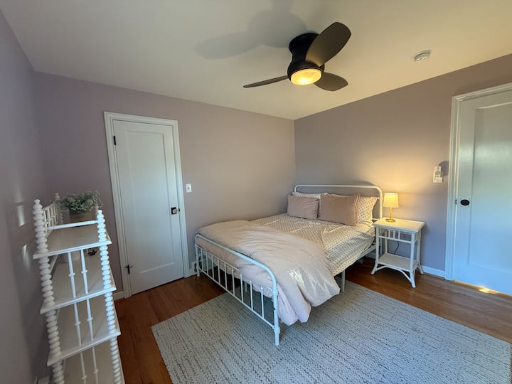 Sophisticated Room Perfect For Traveling Worker - Everett, WA