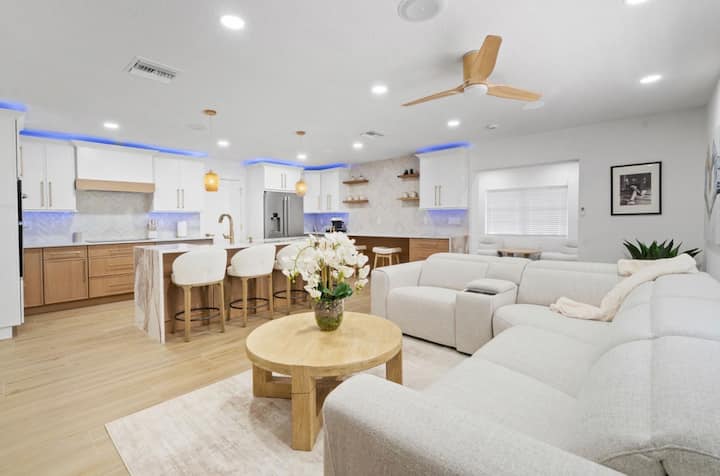 Lux 4bd Beach House Steps From Don Cesar - 聖彼得海灘