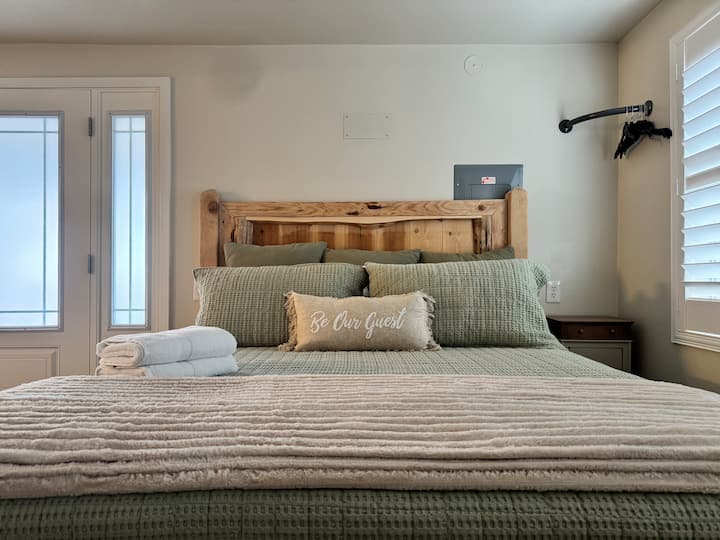 The Armstrong Guesthouse - Lodi, CA