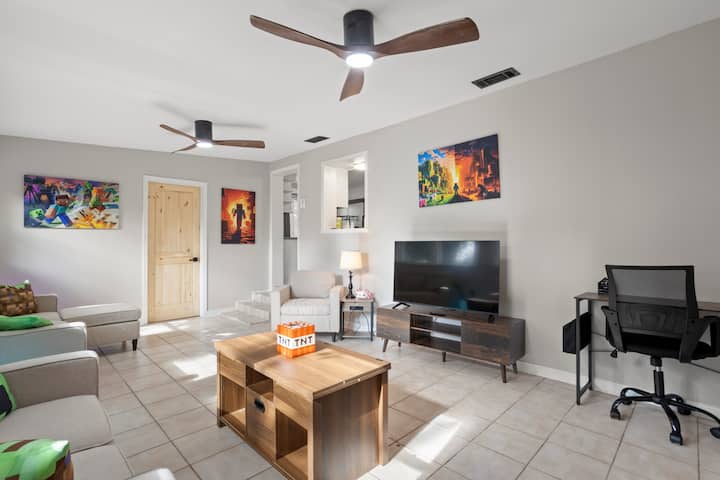 Minecraft Themed House - Hot Tub - King Bed - Gulfport, MS