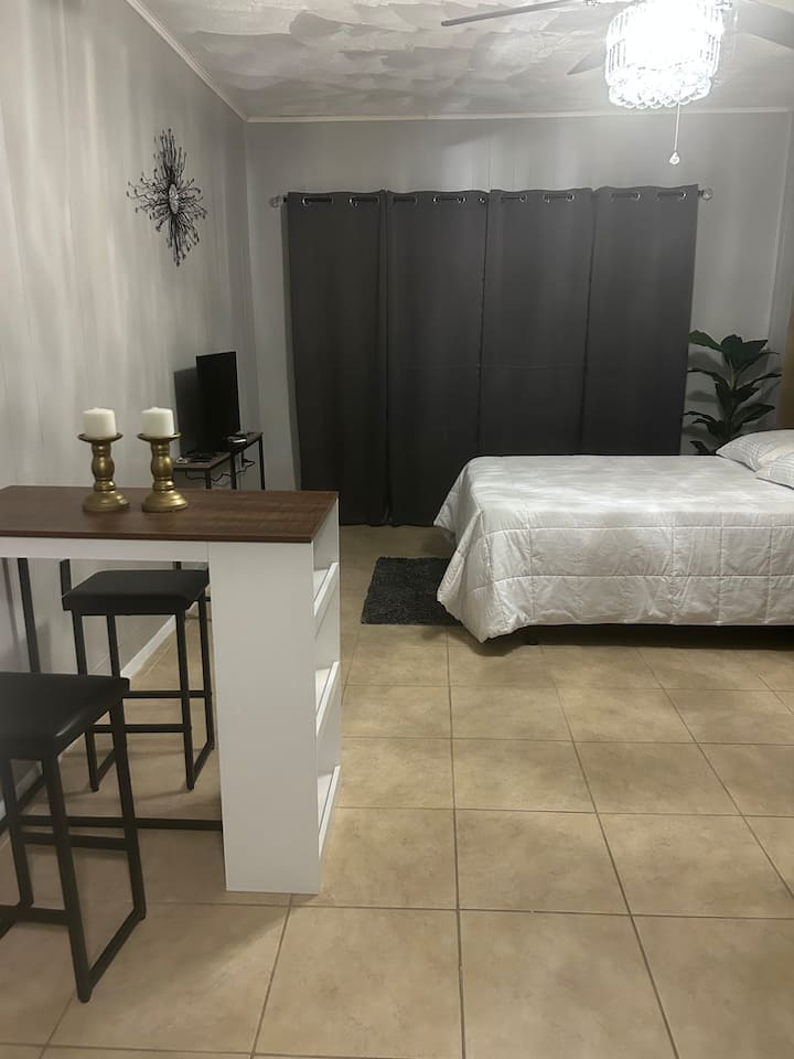 Tt's Zen & Fly
Quiet, Bright, 15 Min From Mco - Kissimmee, FL