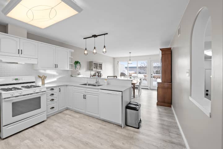 Homestead-downtown5mins, Rogers10mins Kidplayhouse - Edmonton