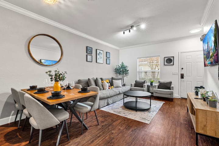 Elegant 12-guest Retreat |Private Pool Near Disney - Florida