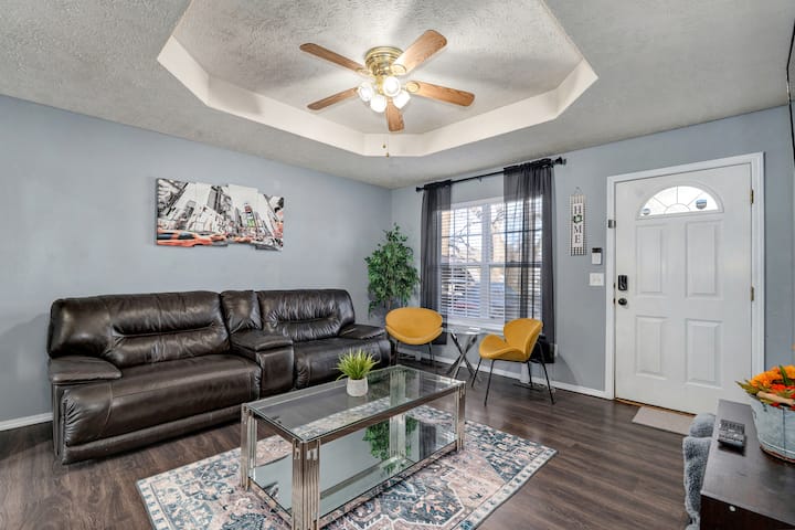 Belmont Blue Stylish Retreat - Bass Pro+msu+dt - Springfield, MO