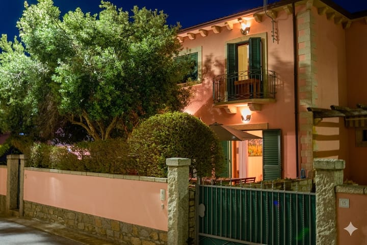 Blu: Your Staying In Palau - Palau