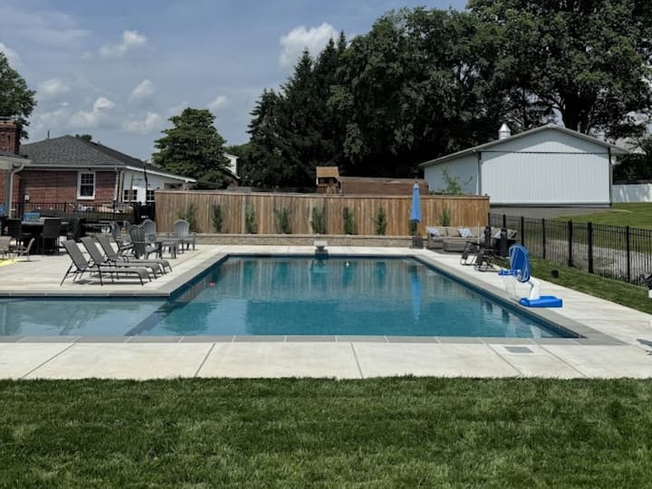 Downtown Middletown Poolside Stay - Maryland (State)