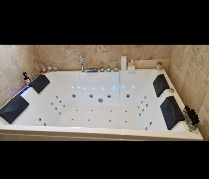 Magnifique Petit Chalet Avec Jacuzzi Privatif - Vosges