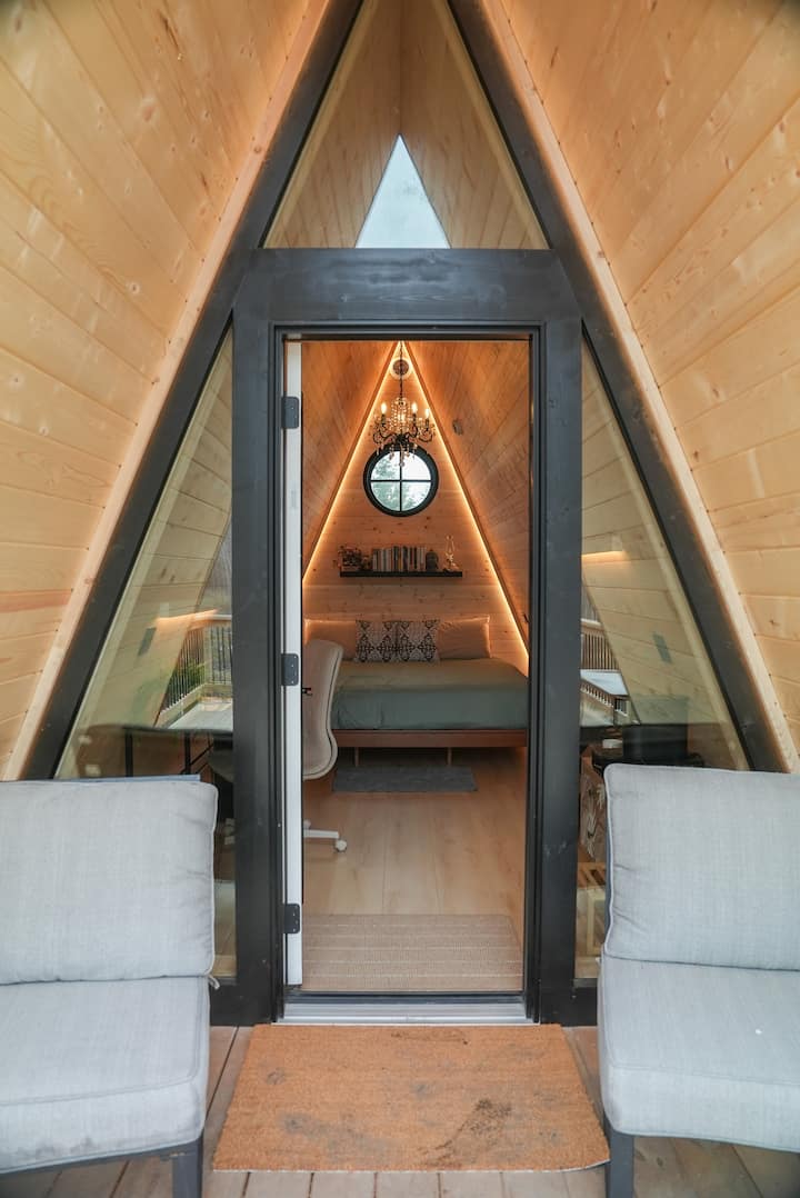 A-frame Cabin + Sauna, Hot Tubs, & Cold Plunges - British Columbia