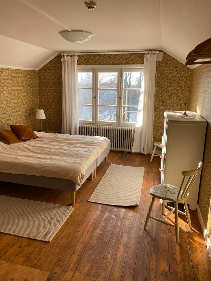 Große Wohnung In Historischem Haus Direkt Am See - Sunne