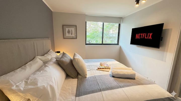 Acogedor Y Moderno + Parking + Metro Almagro - Santiago