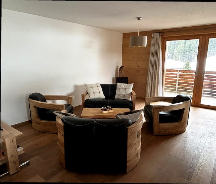 Modern Chalet Apartment | Eiger View | Top Access - Grindelwald