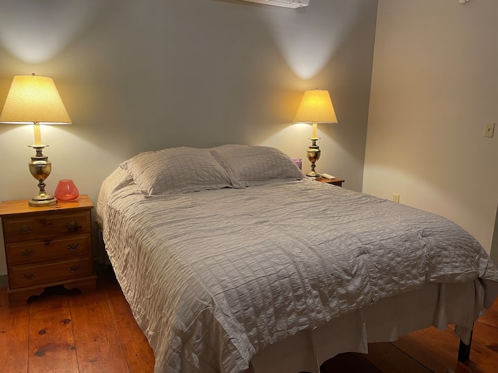 Downtown Red Door Space - Gardiner, ME