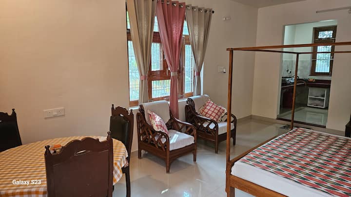 Rustic Farmhouse Retreat At Uma Vihar Farmhouse - Kanpur