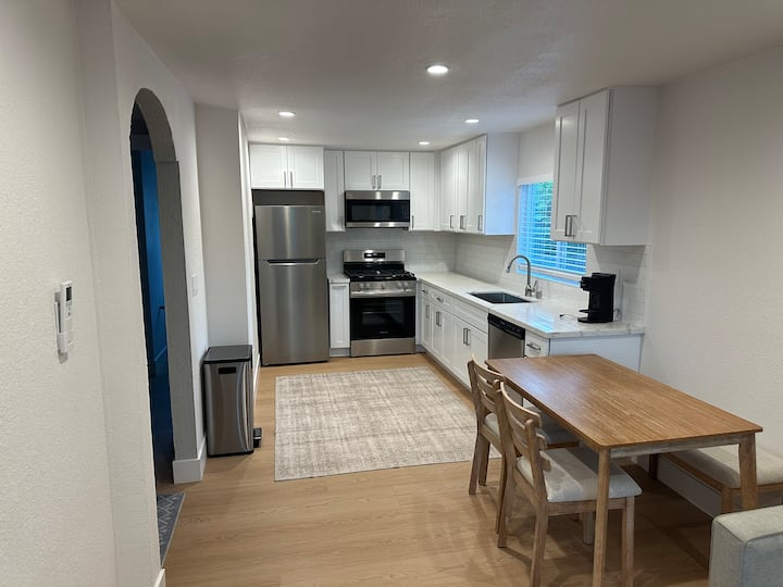 Bright Furnished 3br Home Near Parks & Downtown - Walnut Creek, CA