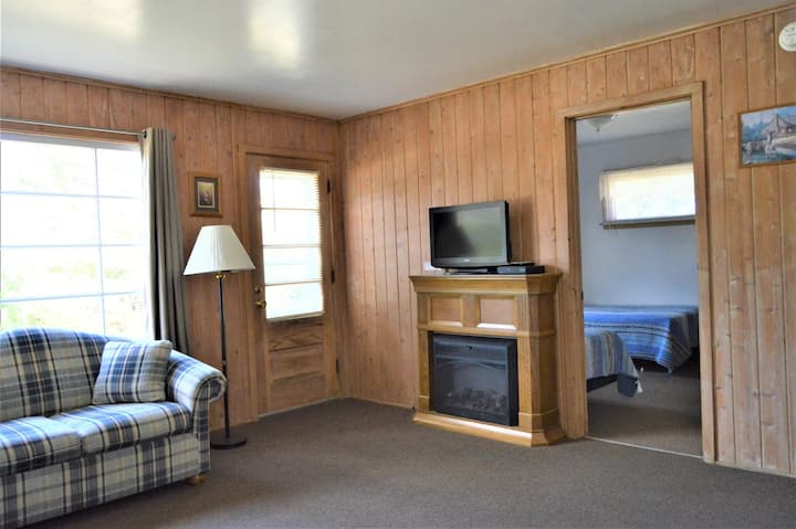 Cottage #2 At Baileys Sunset Motel And Cottages - Baileys Harbor, WI