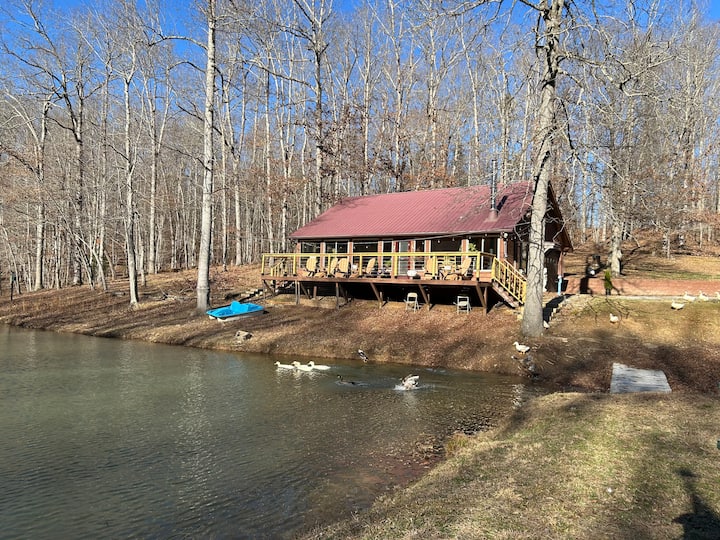 Cozy Lake-front 1-bedroom Cabin In Sparta, Tn - United States