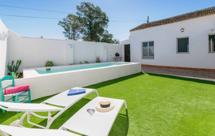 Stylish Historic Casa + Private Pool, Near Seville - Tây Ban Nha
