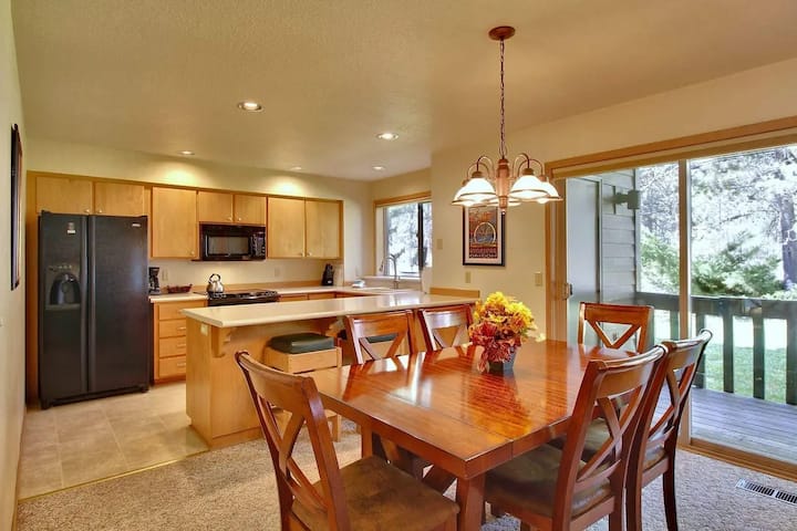 Sunriver Condo-2b/2b - Sharc Passes, Pool, Hot Tub - Sunriver, OR