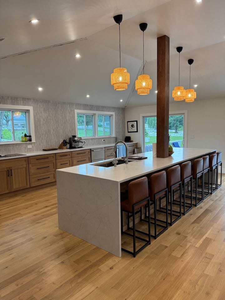 The Rider's Retreat - Elgin, IL