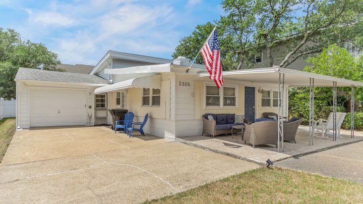 Cozy Beach Cottage - Walk To The Beach - Virginia Beach, VA