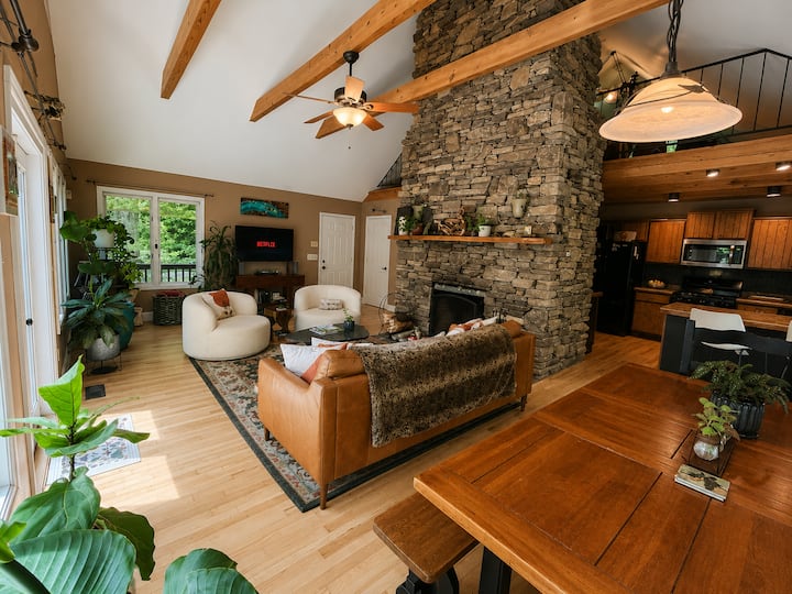 A True Cabin-in-the-woods Experience - Saluda, NC