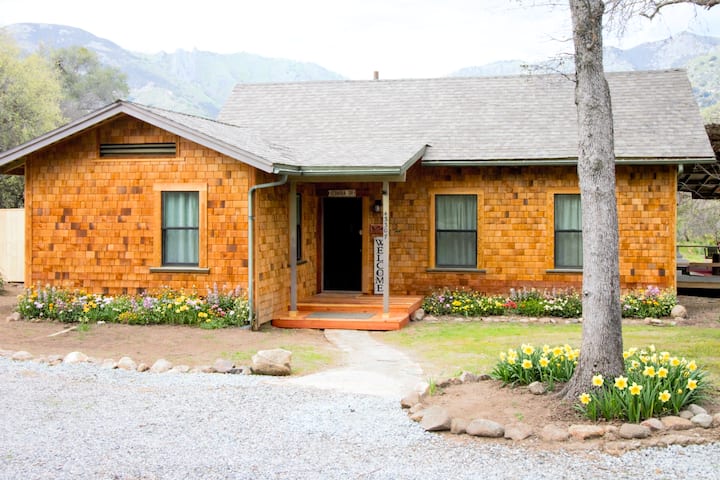 The Cabin At Deer Hollow - Three Rivers, CA