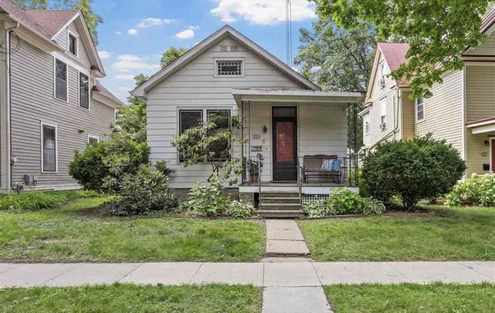 Northside Iowa City Home Near Downtown & Ui Campus - Iowa City, IA
