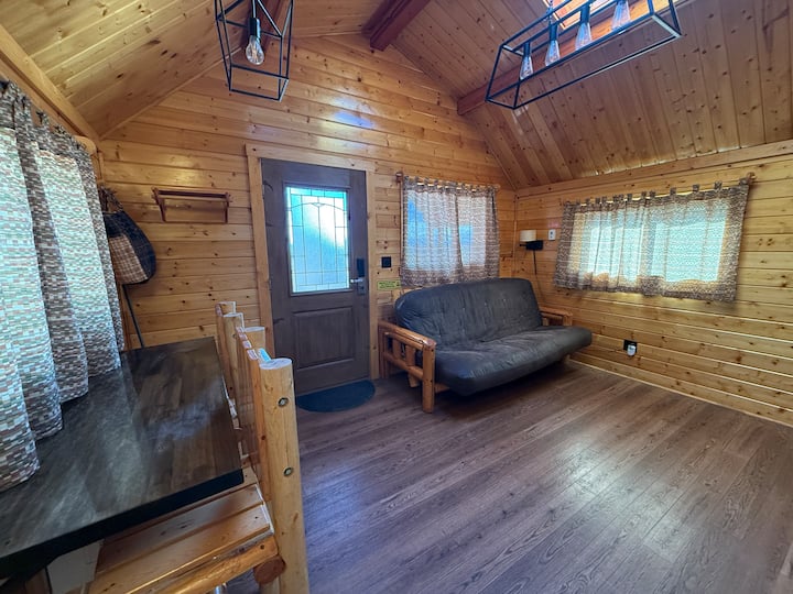 Deluxe Cottage - Great Falls, MT