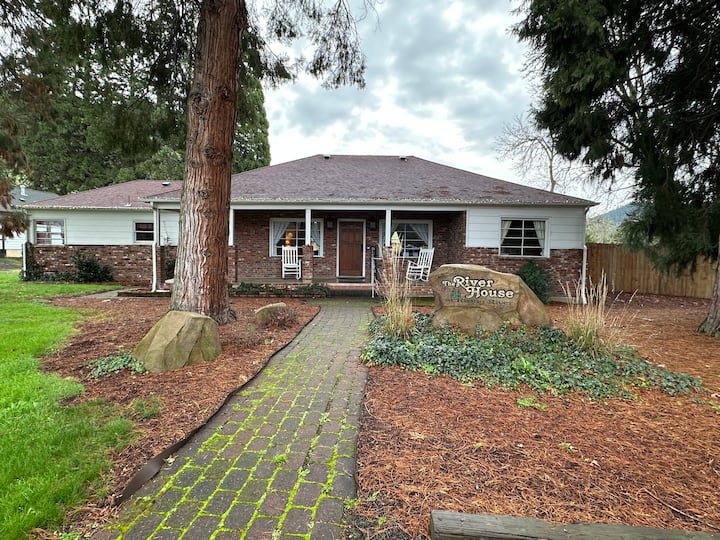 River House At Rising River - Roseburg, OR