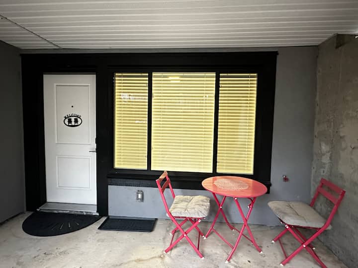2br/1ba Basement Suite Near The Beach - White Rock