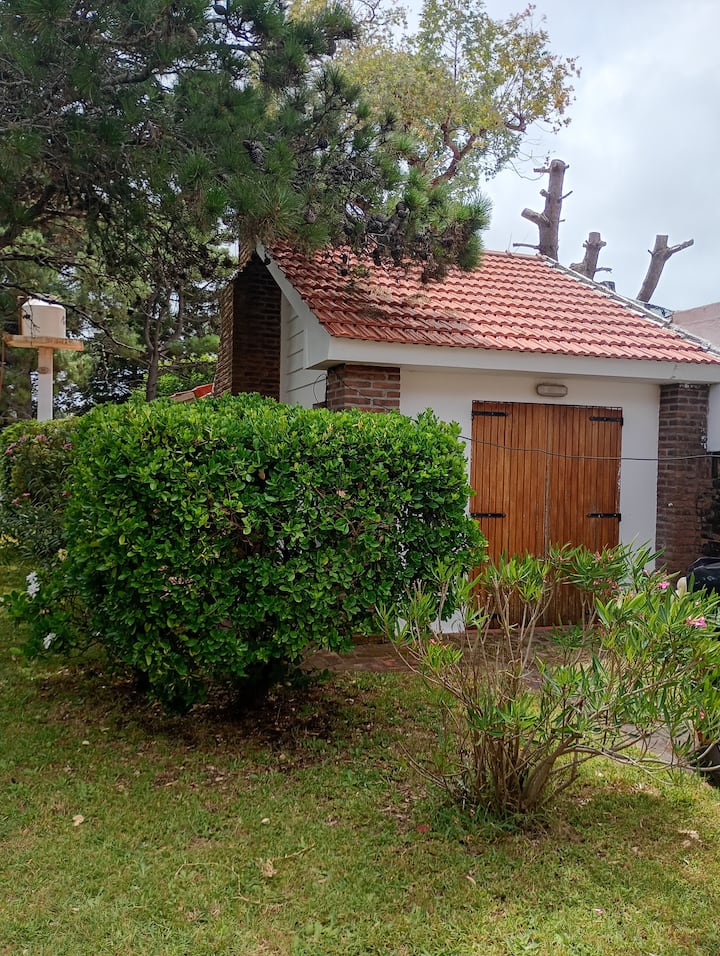 Casa Con Amplio Parque - Santa Teresita