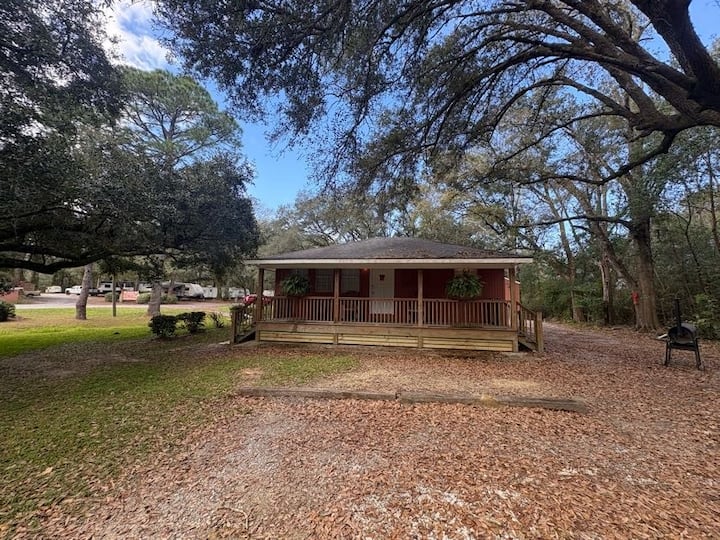 Ein Eichenbaum-Rückzugsort für zwei (sorry, keine Haustiere ...