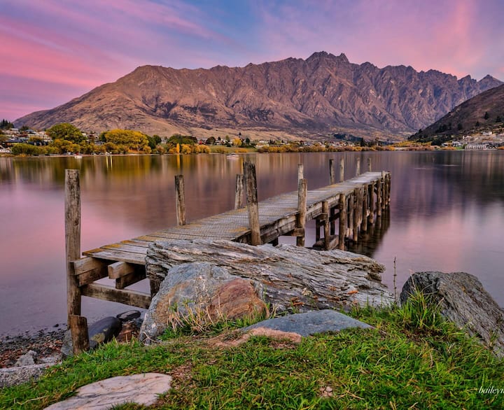 Relaxing Queenstown Getaway - Shotover Family Home - Queenstown