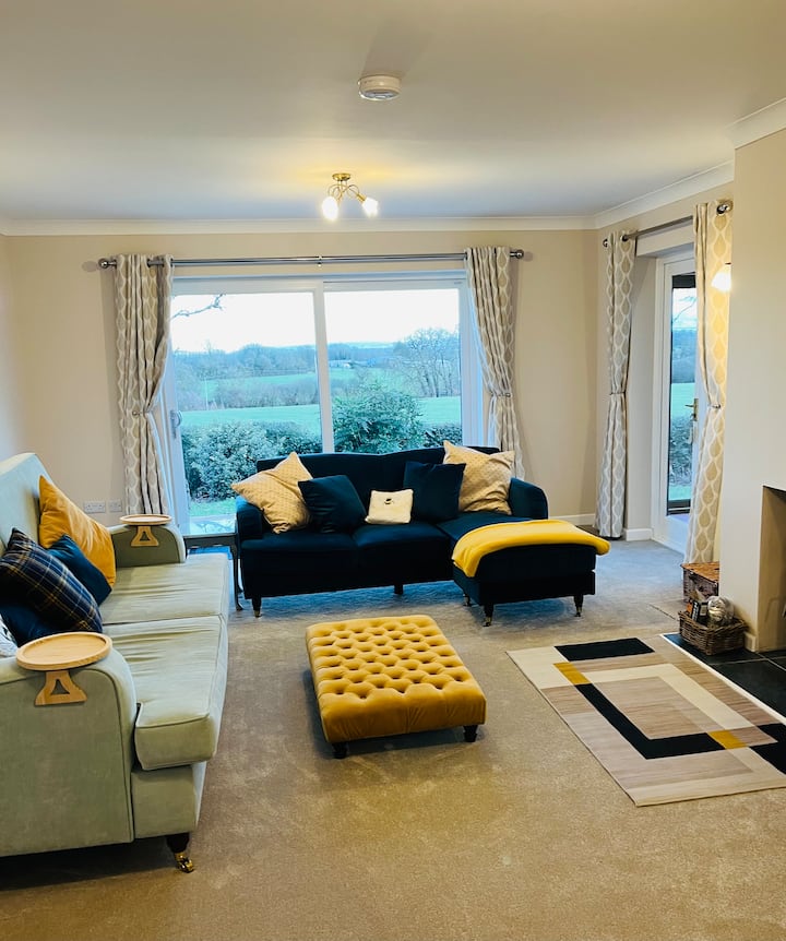 Panoramic Views From Single Storey Village Home - Sherborne