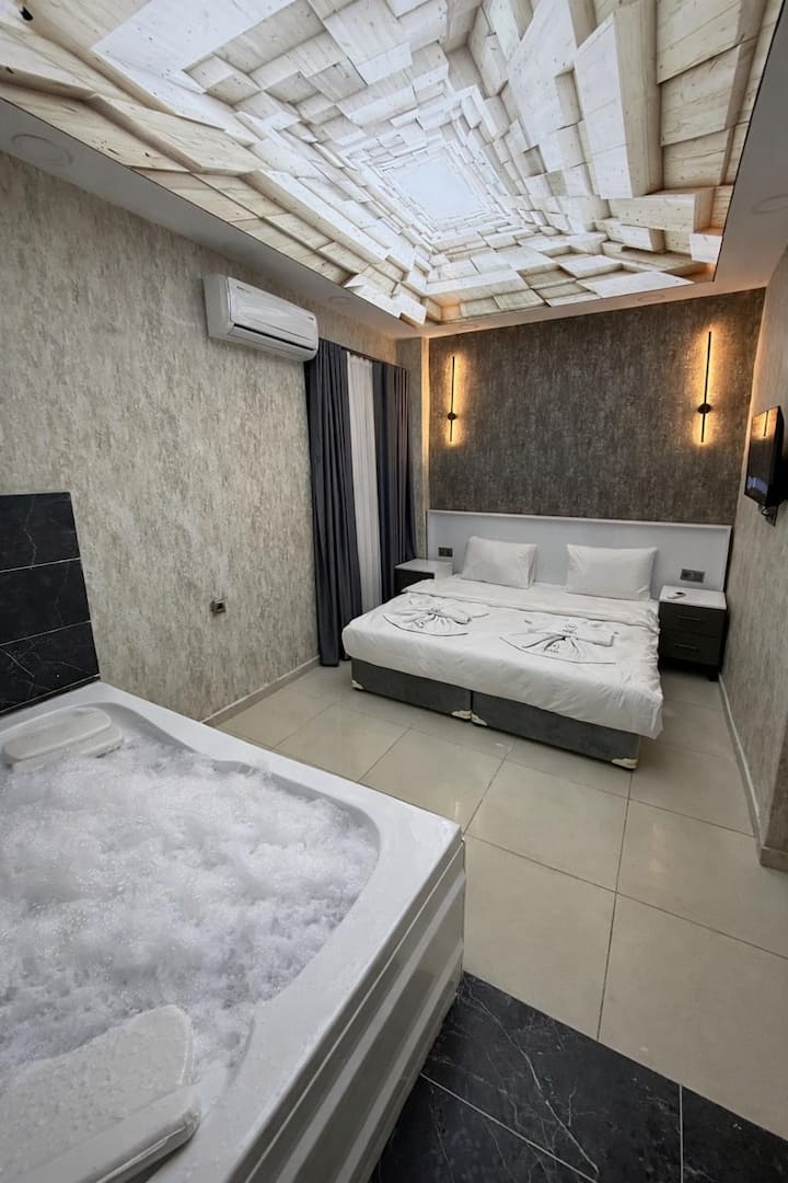 3 Yatak Odalı Jakuzı Ve Turk Hamamlı Daıre - Fatih