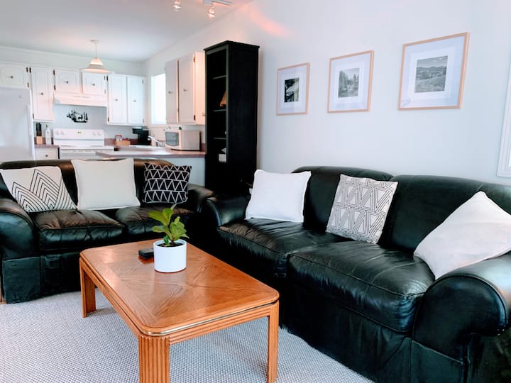 Crowsnest Mountain Magic Stays - Blairmore