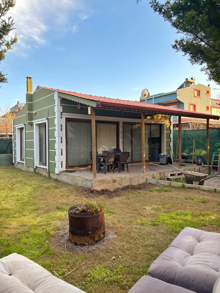 Sahile Yürüme Mesafesinde Müstakil Bahçeli Ev - Seferihisar