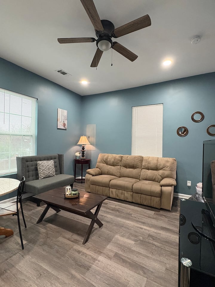 Casa Azul ~ Newly Renovated Home - Dalton, GA