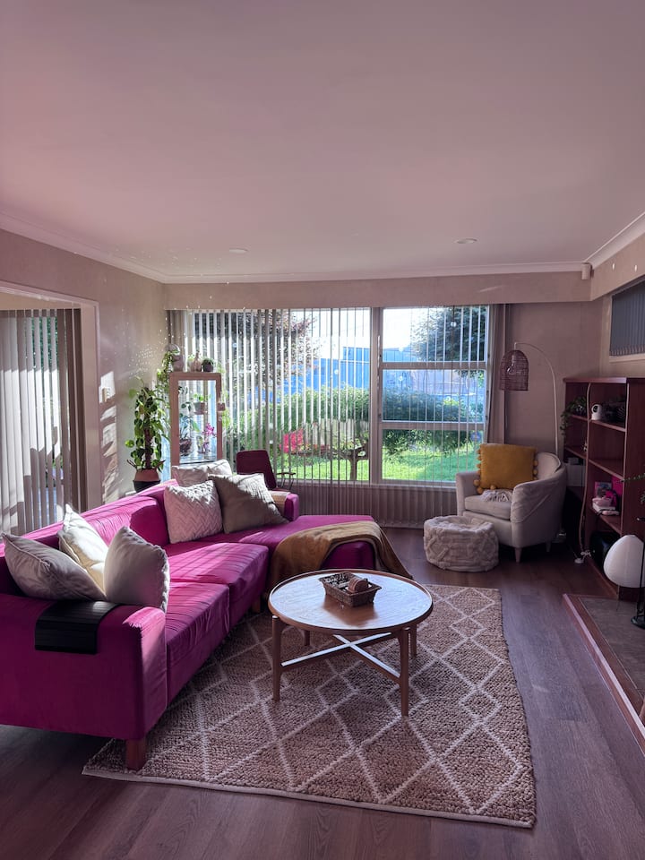 Friendly Shared Home With Pool & Garden – Tauranga - Tauranga