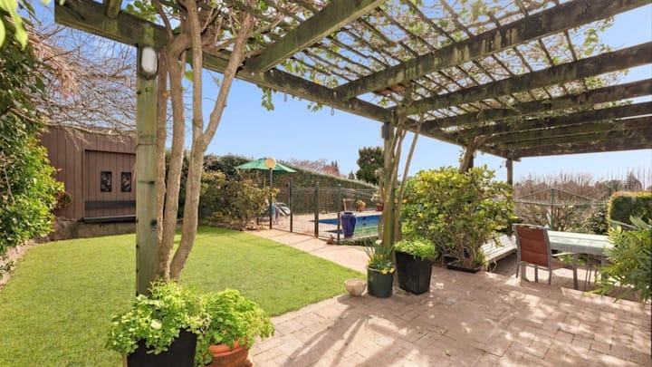 Friendly Shared Home With Pool & Garden – Tauranga - Tauranga