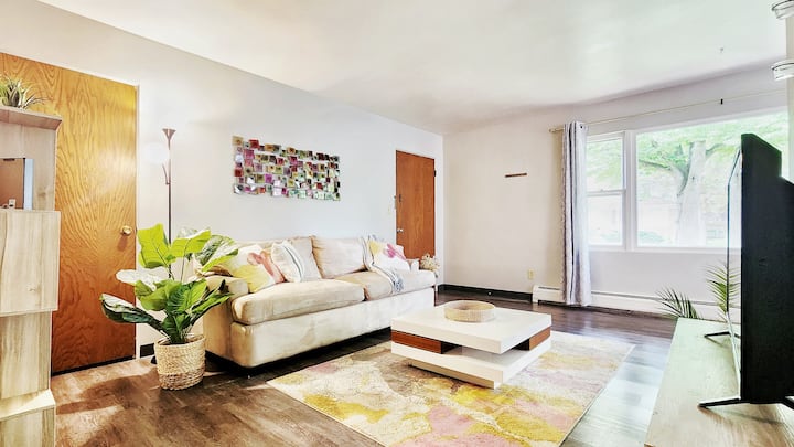 Beautiful Midterm Apartment - Appleton, WI