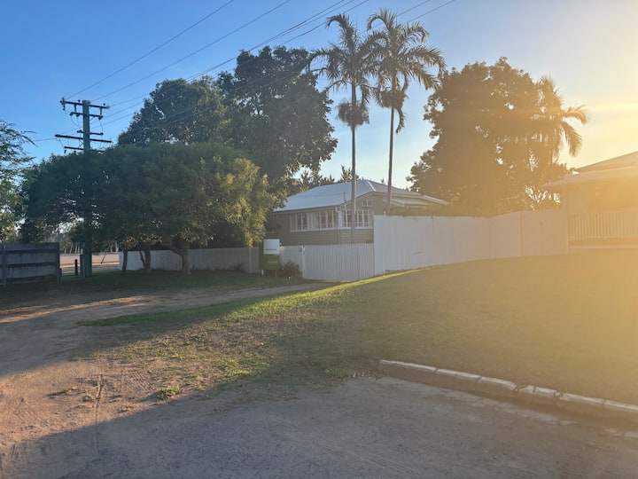 “Boaters Cottage” South Townsville 3bed 1bath Home - Townsville