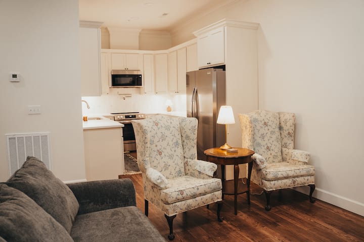 Historic Classy Apartment On Main Street - McMinnville, TN